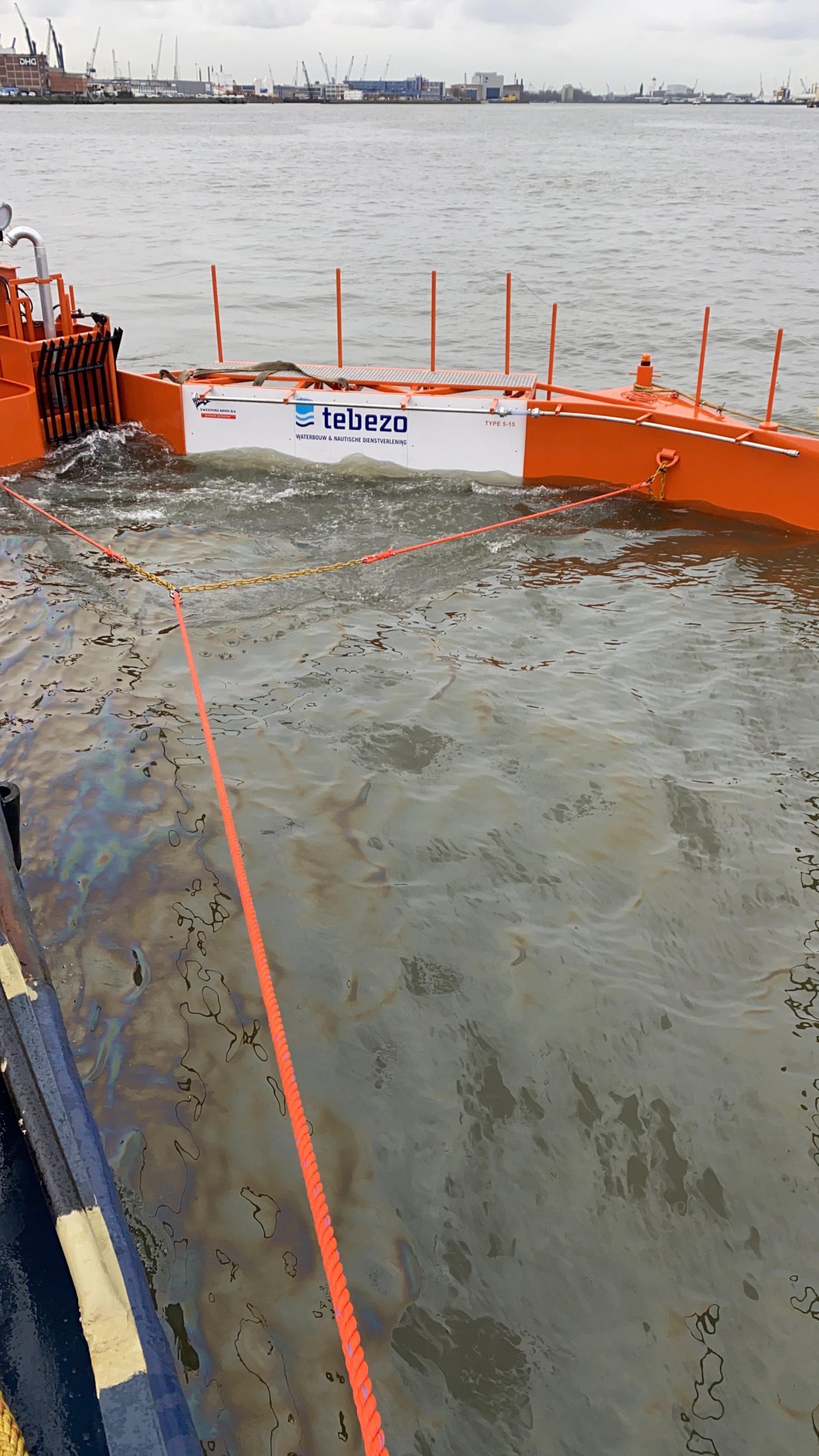 Sweeping arms for marine cleanup - MRD Marinesupport